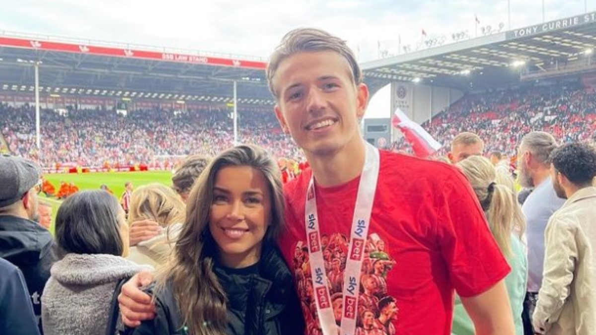 Sander Berge madly loves his girlfriend, with whom he travels a lot